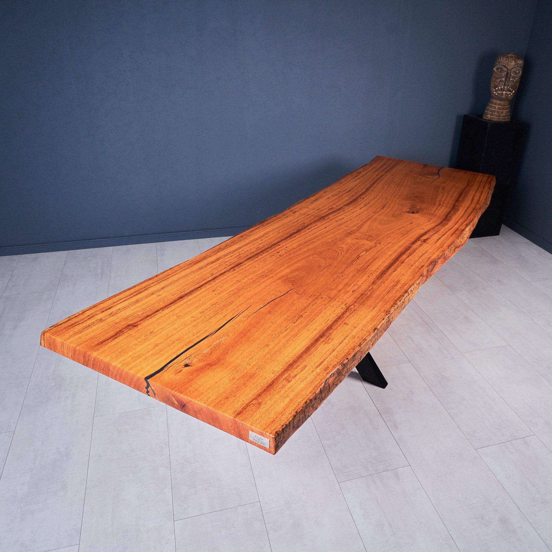 Boomstam eettafel van echt Basralocus hout– Zaza Woods NL
